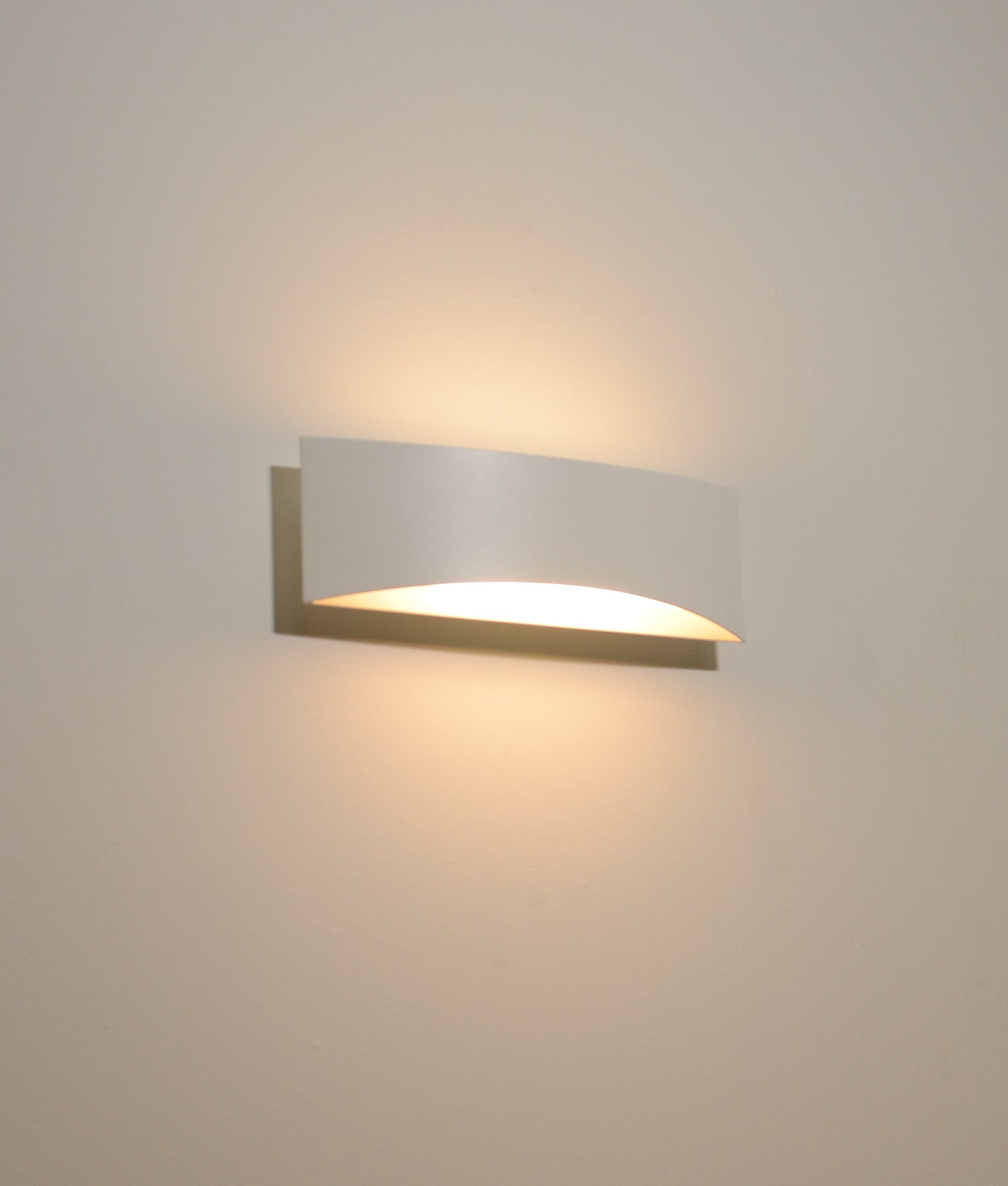BRISTOL: City Series LED Tri-CCT Interior Curved Up/Down Dimmable Wall ...